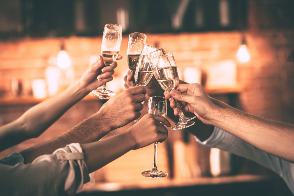 4 Awesome Tips to Up Your Champagne Game | Grizzly Bear Cafe